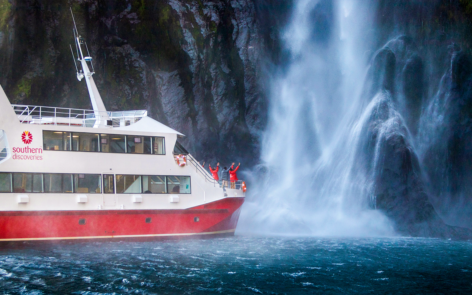 Milford Sound Waterfalls | Explore Sutherland Falls & More