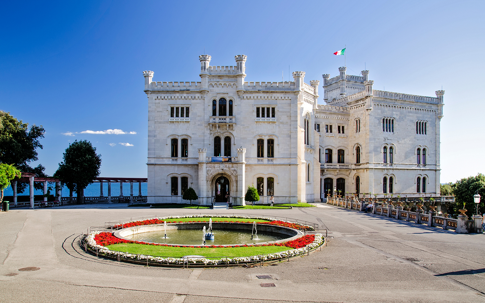 Book Hop On Hop Off Trieste Bus Tours | 24 Hour Validity