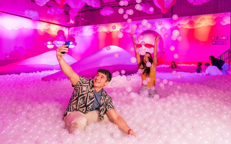Bubble Planet Experience Singapore Tickets | Immersive VR Experience
