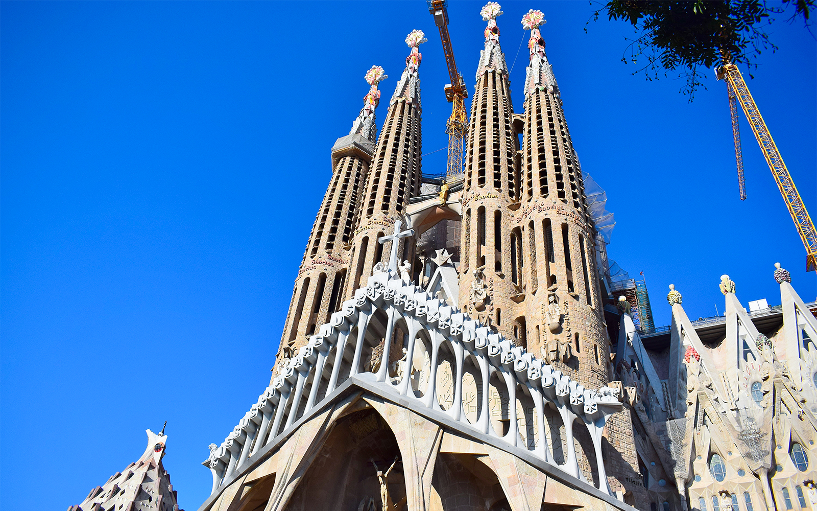 Discover the Mesmerizing Sagrada Familia Glory Facade