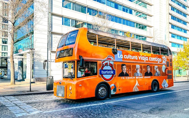 Hop-on Hop-off Santiago con accesso alla funivia e alla funicolare