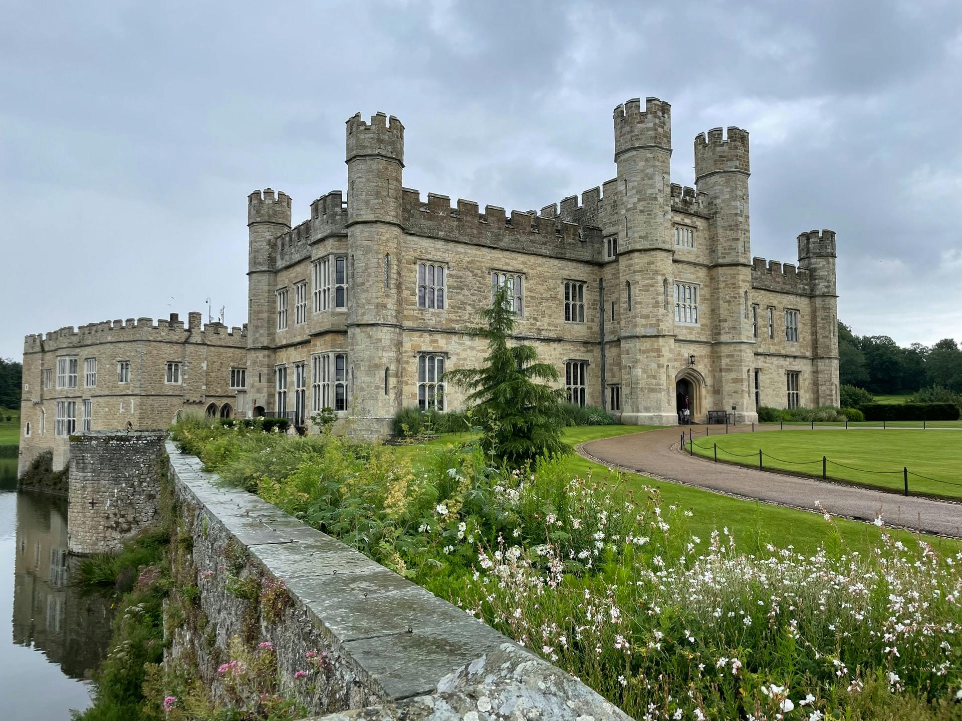 Leeds Castle Opening Timings | Hours & Tips